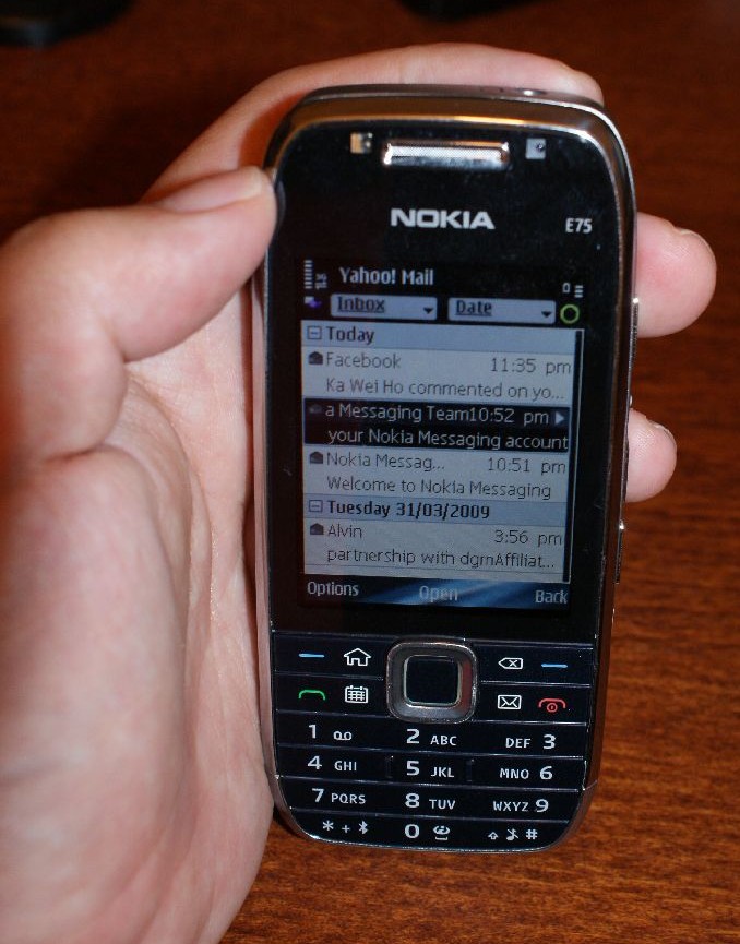 First looks and hands on: Nokia E75 - Techgoondu
