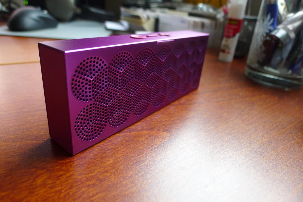 Hands on: Jawbone Mini Jambox sounds surprisingly good - Techgoondu ...