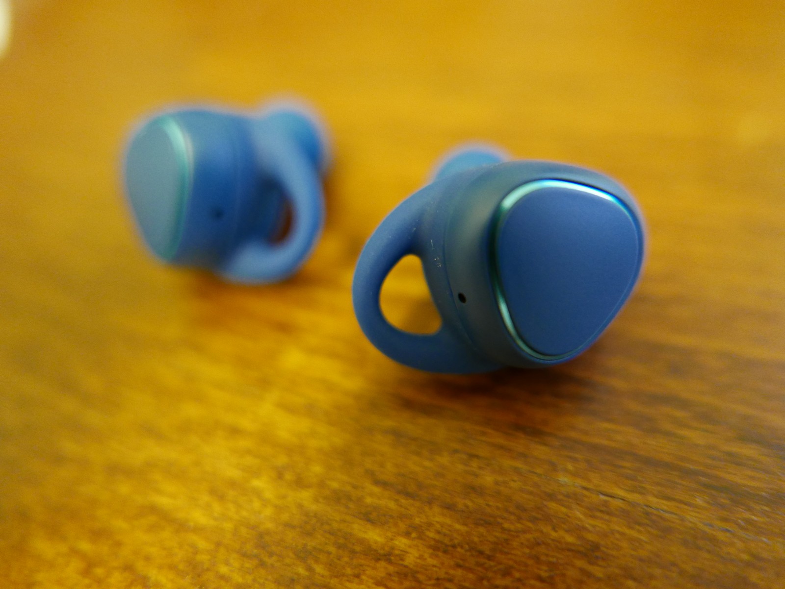Goondu review: Samsung Gear IconX are cool, but need to be juiced up ...