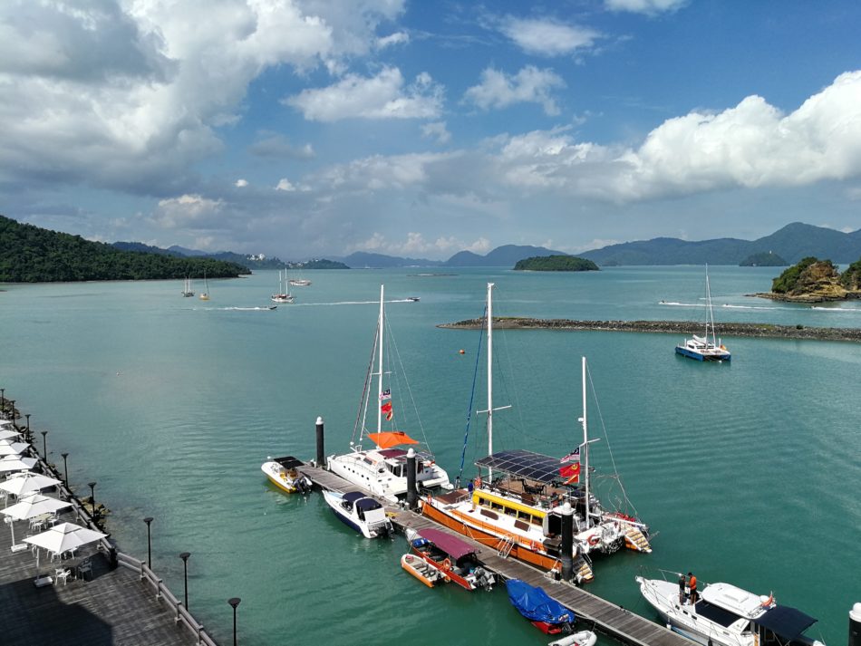 Smartphone camera shootout: Asus Zenfone Zoom S, Huawei P10 Plus, Oppo R11 and Samsung Galaxy S8 ...