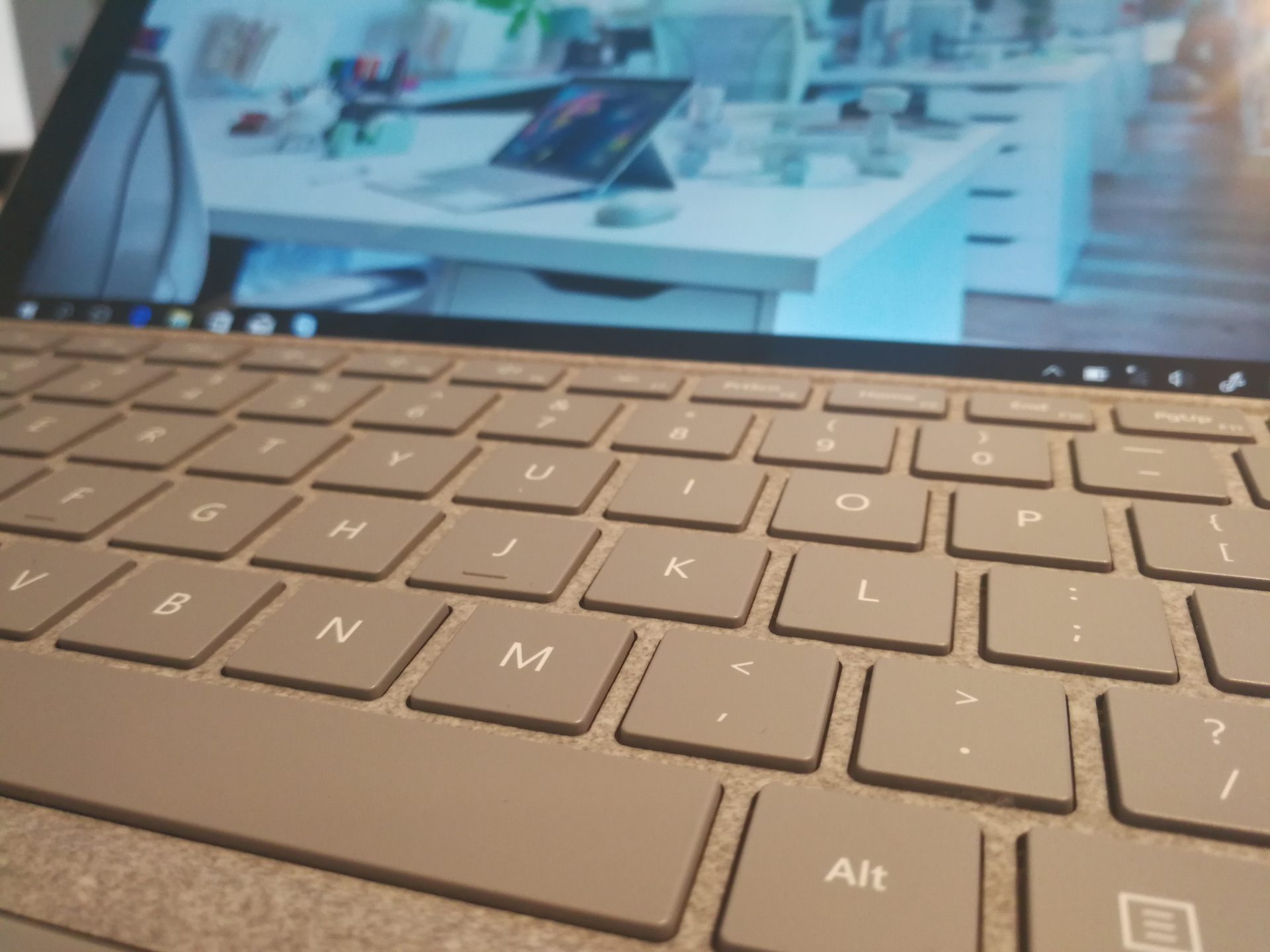 Hands on: Microsoft Surface Pro sticks to formula - Techgoondu