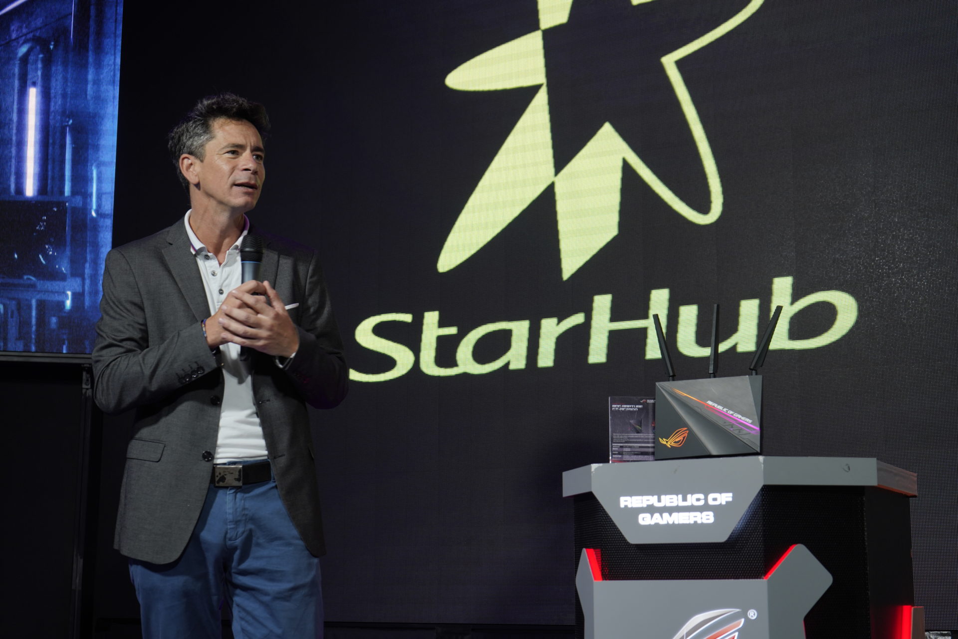 StarHub's new 2Gbps fibre broadband plan comes with free Asus router ...