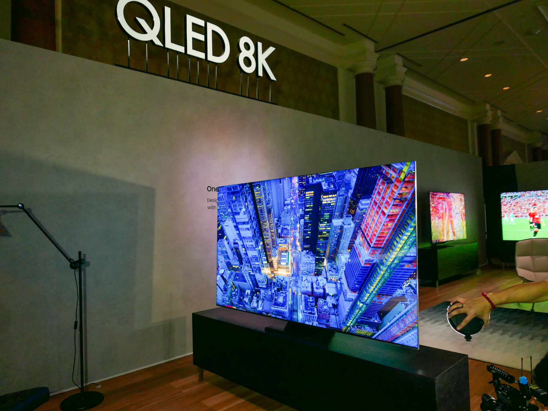 Samsung shows off an impressive bezel-less 8K TV at CES 2020 - Techgoondu