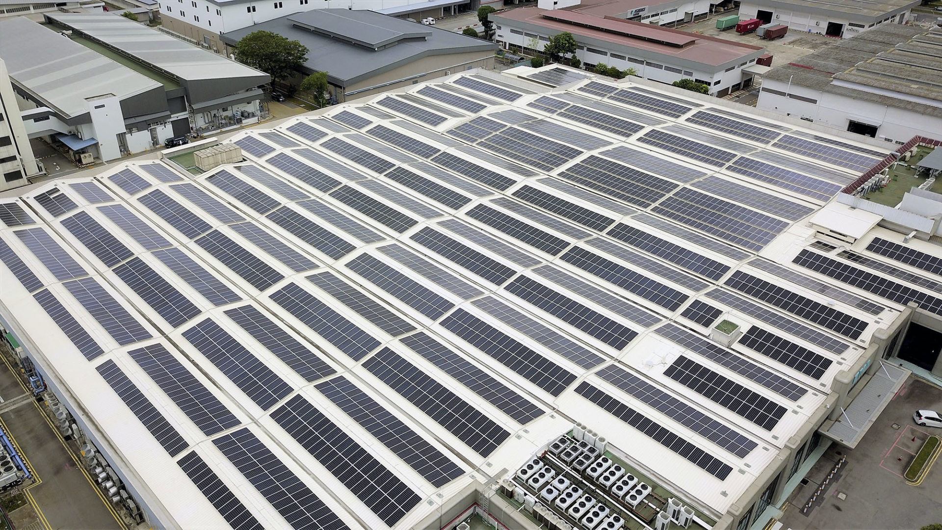Solar panels now generate 10 per cent of Singtel data centre's energy ...