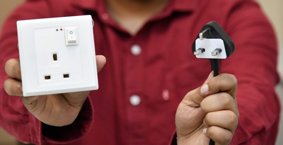 NUS researchers develop smart electrical plugs for an "Internet of ...