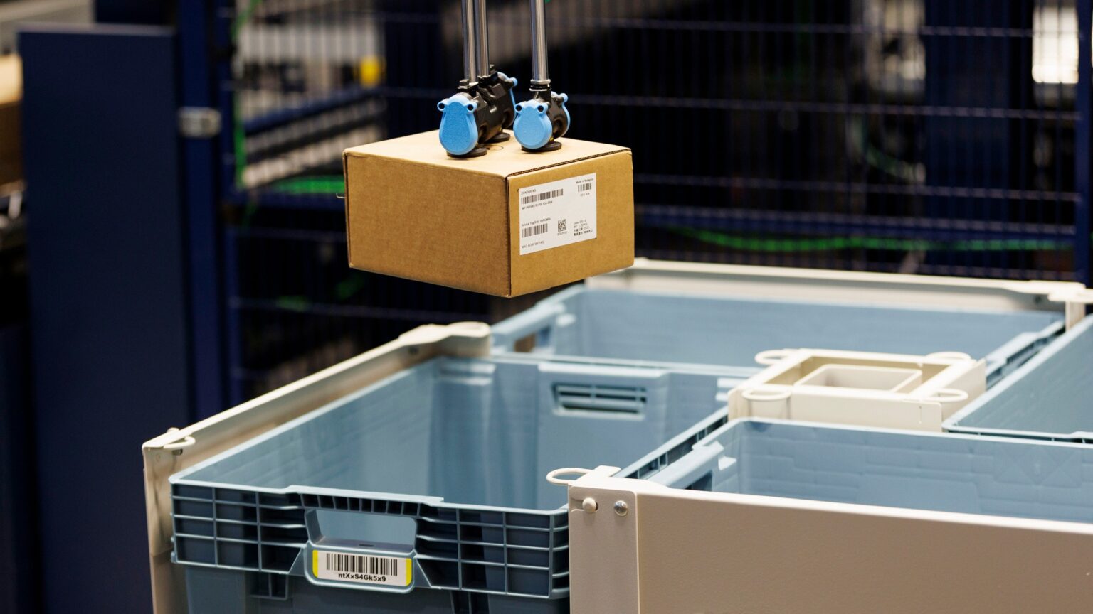 Latest Amazon robotics push aims for efficiency, safety in warehouses ...